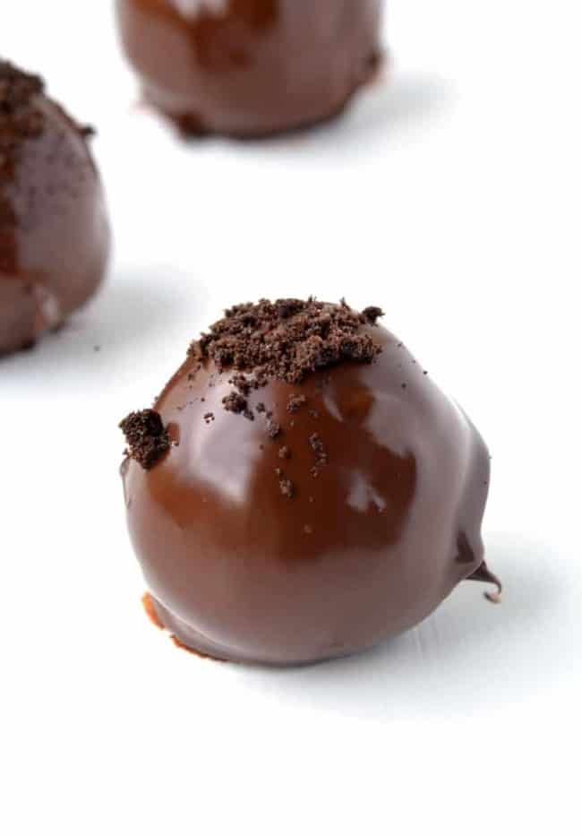 Oreo Cheesecake Truffles - Sweetest Menu