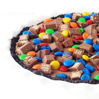 Candy Bar Chocolate Mousse Pie - Sweetest Menu