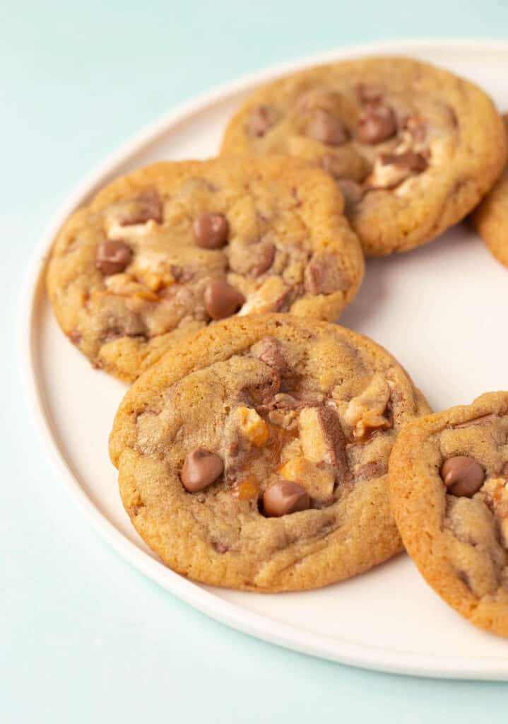 Amazing Snickers Cookies (Thin and Crispy) - Sweetest Menu