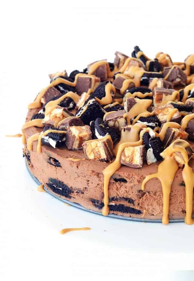 Snickers Peanut Butter Chocolate Oreo Icebox Cake - Sweetest Menu