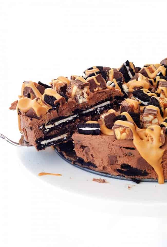 Snickers Peanut Butter Chocolate Oreo Icebox Cake - Sweetest Menu