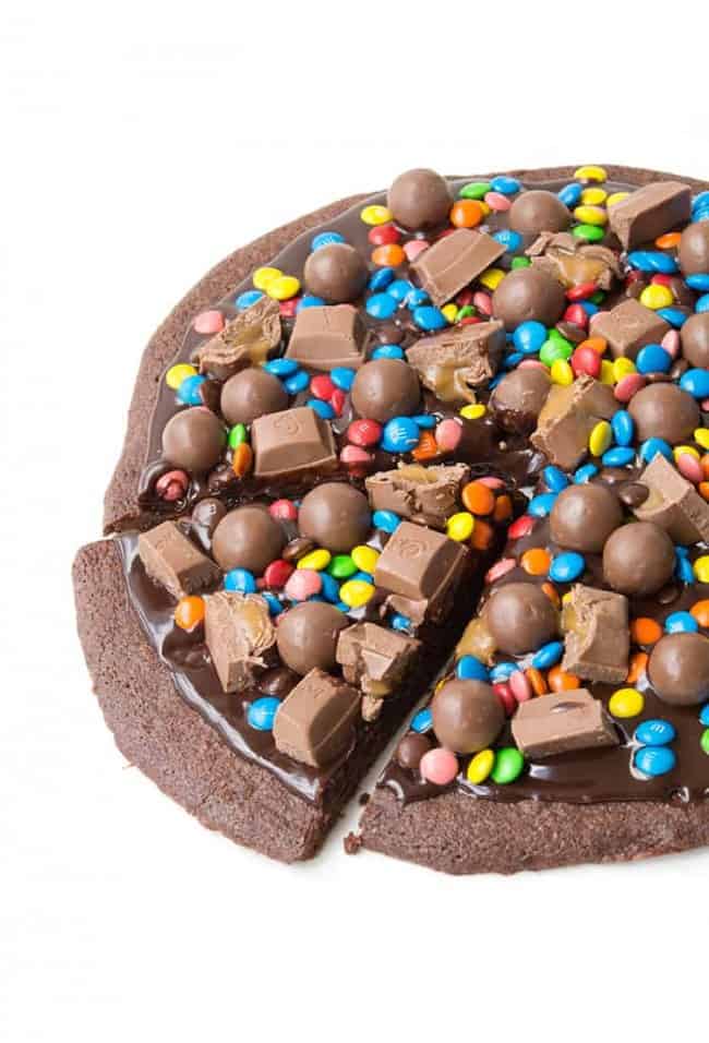 M&M Chocolate Brownie Pizza - Sweetest Menu