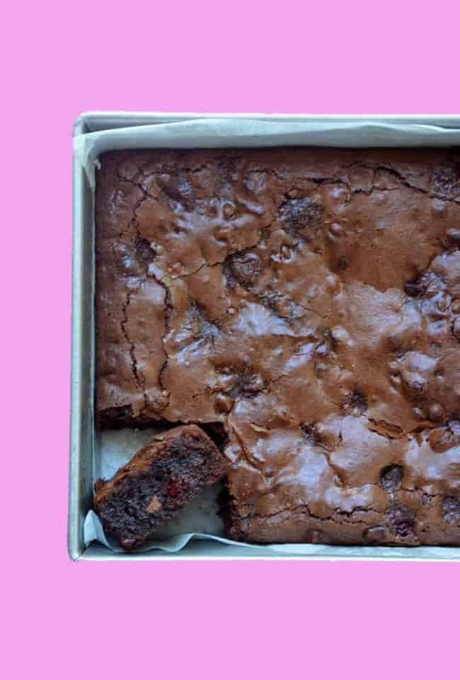 Raspberry Chocolate Brownies (Quick and Easy) - Sweetest Menu