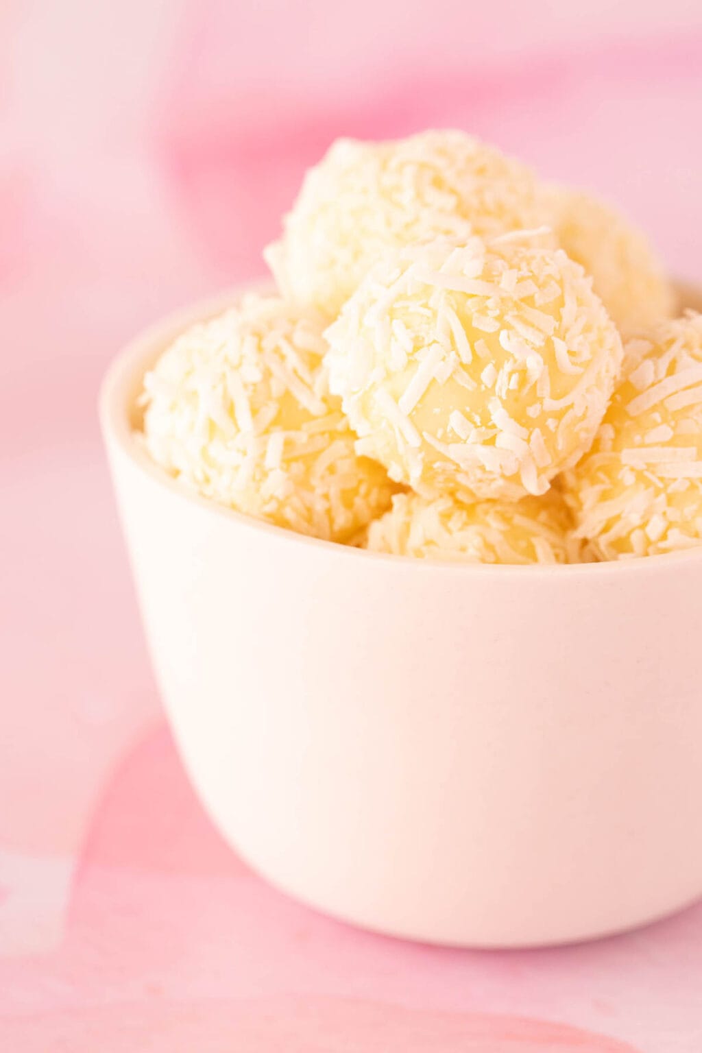 Easy White Chocolate Truffles (3 Ingredients) - Sweetest Menu