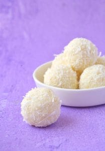 White Chocolate Truffles (4 Ingredients) - Sweetest Menu
