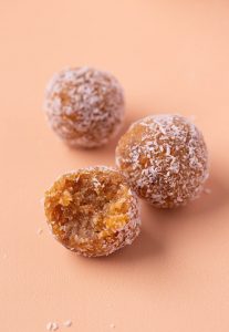 Easy Apricot Balls (Just 5 Ingredients) - Sweetest Menu