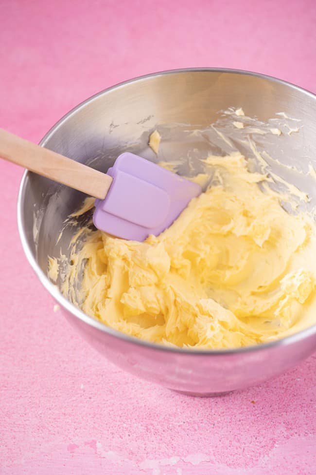 How To Make Buttercream Frosting From Scratch - Sweetest Menu