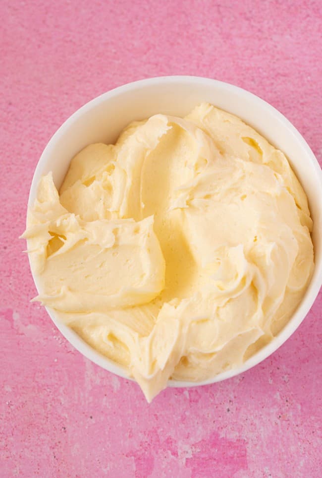 How To Make Buttercream Frosting From Scratch - Sweetest Menu