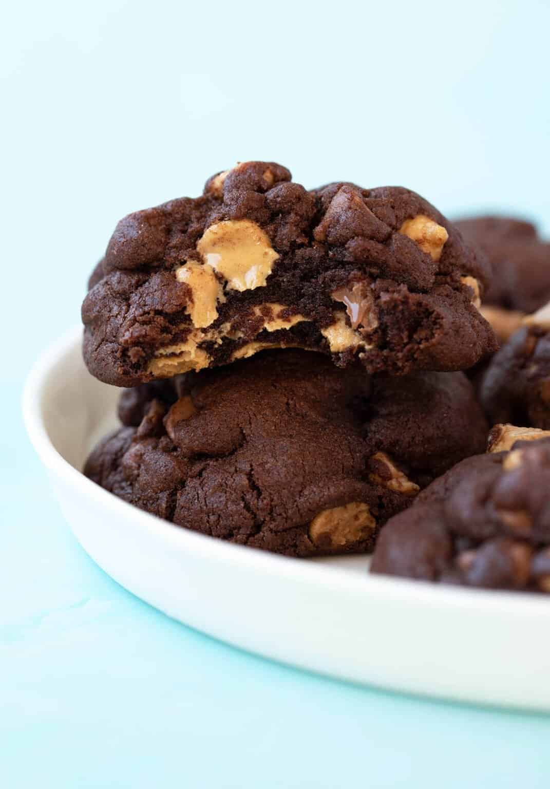 The BEST New York-Style Cookies - Sweetest Menu