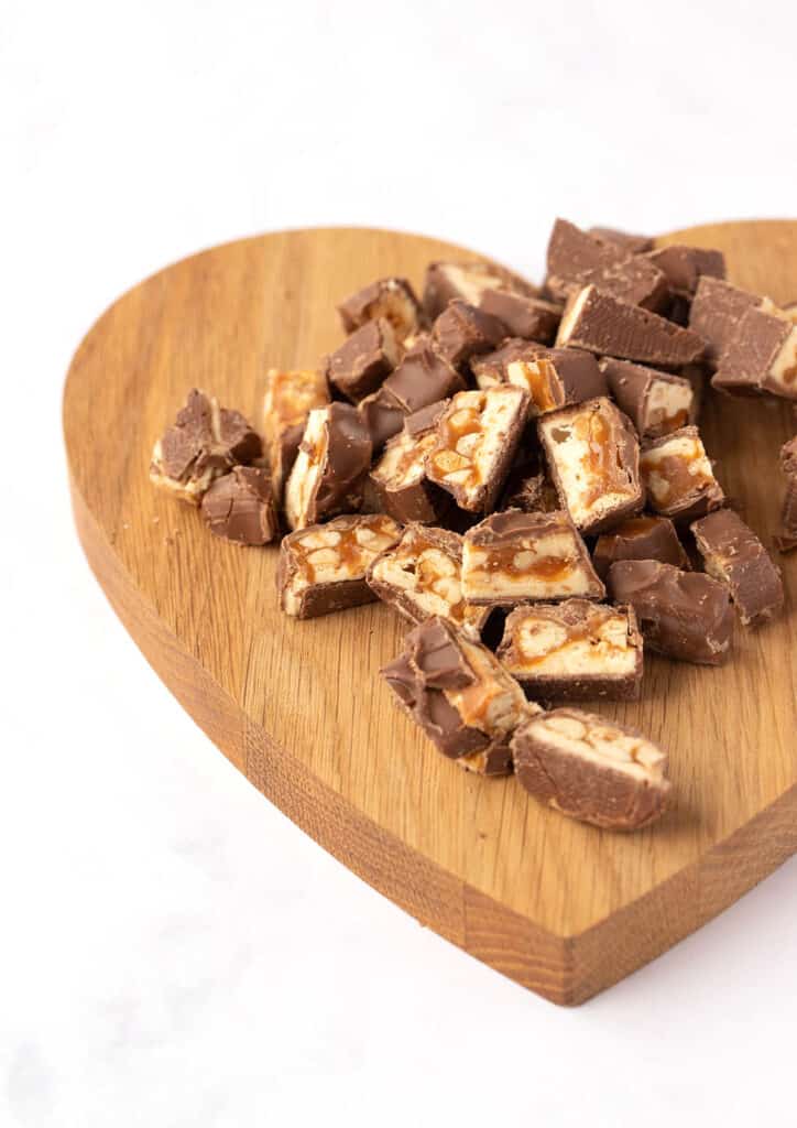 Amazing Snickers Cookies (Thin and Crispy) - Sweetest Menu